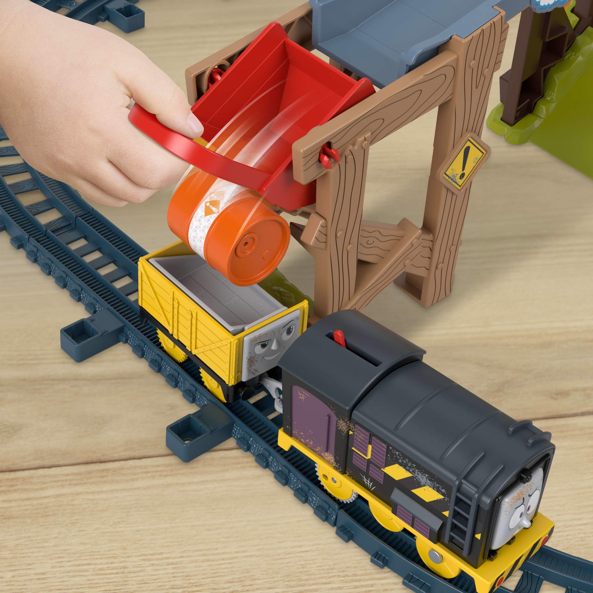 Fisher-Price Thomas & Friends Diesels Lift & Load Construction Set ...